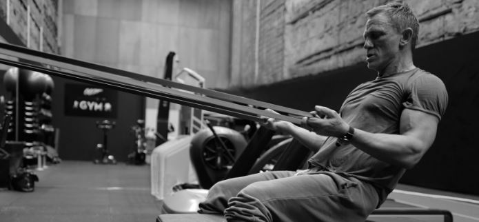 Daniel Craig torna ad allenarsi per Bond 25 con la gamba ingessata ...