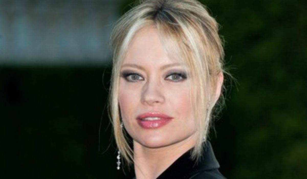 Anna Falchi: "I miei calendari? Ci si alzava all'alba per avere la luce ...