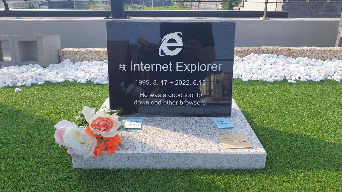 Addio a Internet Explorer dopo 27 anni, spunta anche la lapide - Noi ...