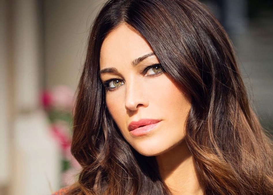 Manuela Arcuri: "In amore ho più dato che ricevuto. Venivo usata per la popolarità. Mi si ...