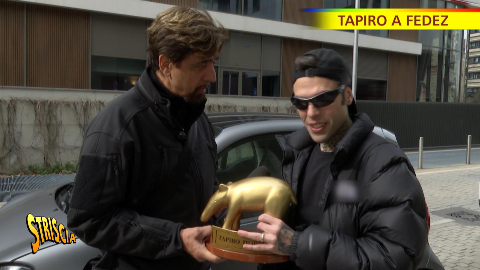 Striscia, Tapiro d’oro a Fedez dopo lo stop di Muschio Selvaggio: «Era ...